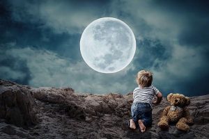 Full Moon baby - born on a full moon features & tips